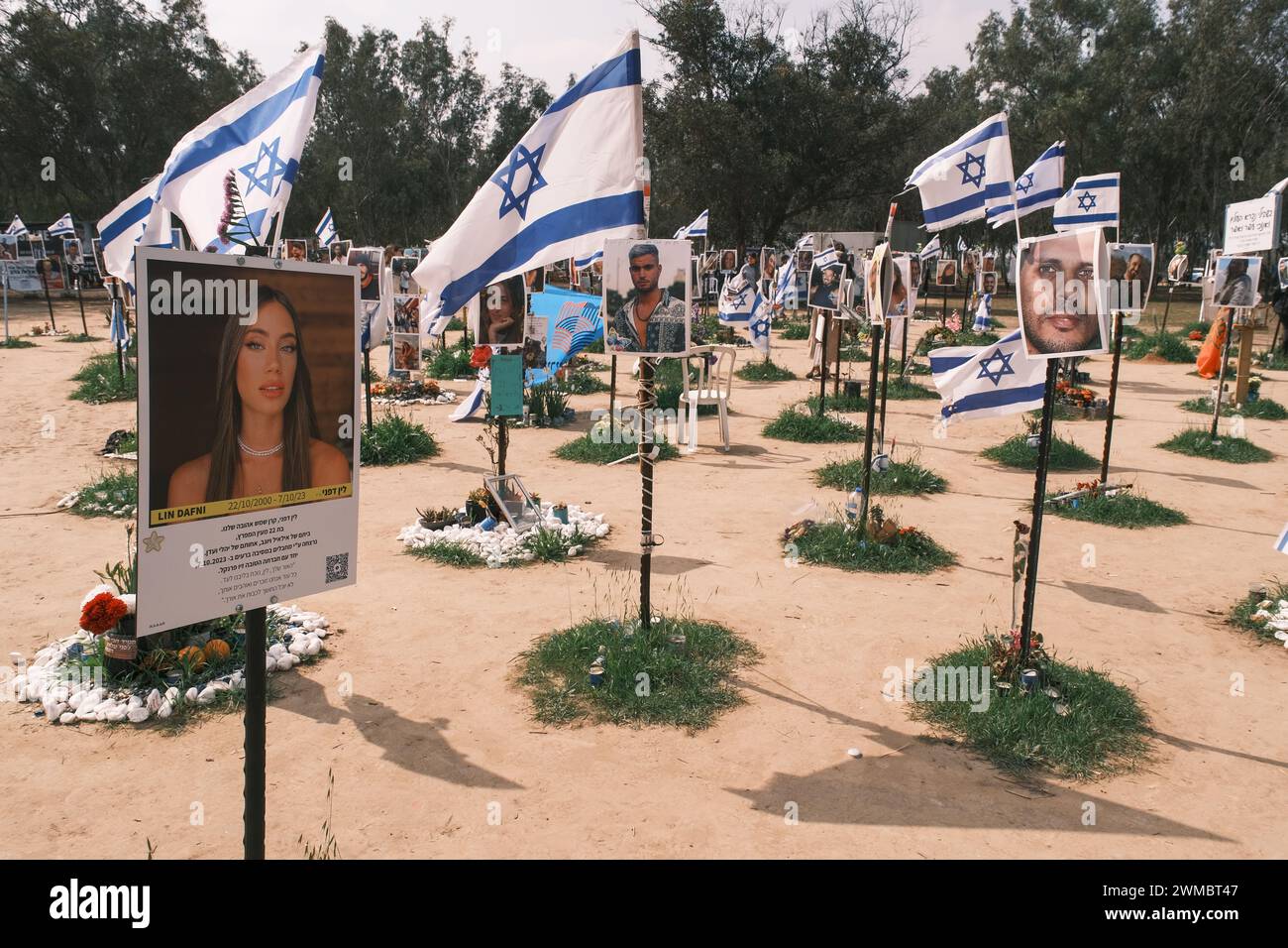 Kibbutz Reim, Israel. 25th Feb, 2024. Visitors join grieving families ...