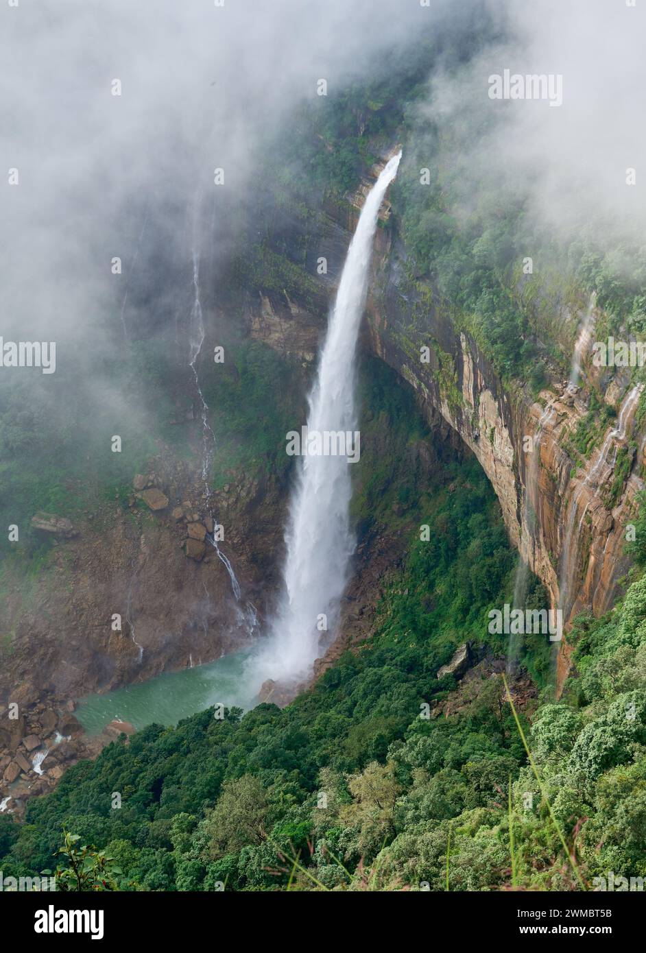 Nohkalikai falls hi-res stock photography and images - Alamy