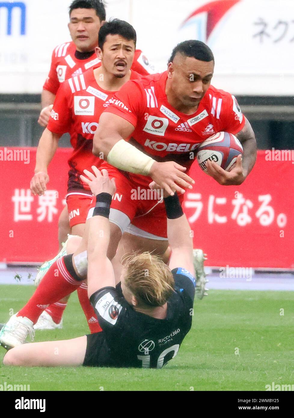 Tokyo, Japan. 25th Feb, 2024. Kobelco Kobe Steelers center Ngani ...