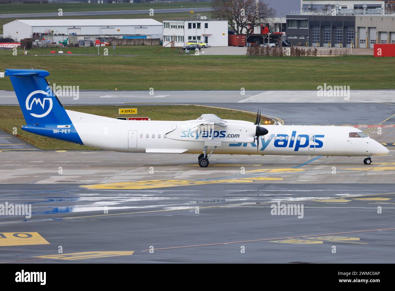 Fluglinie dash hi-res stock photography and images - Alamy