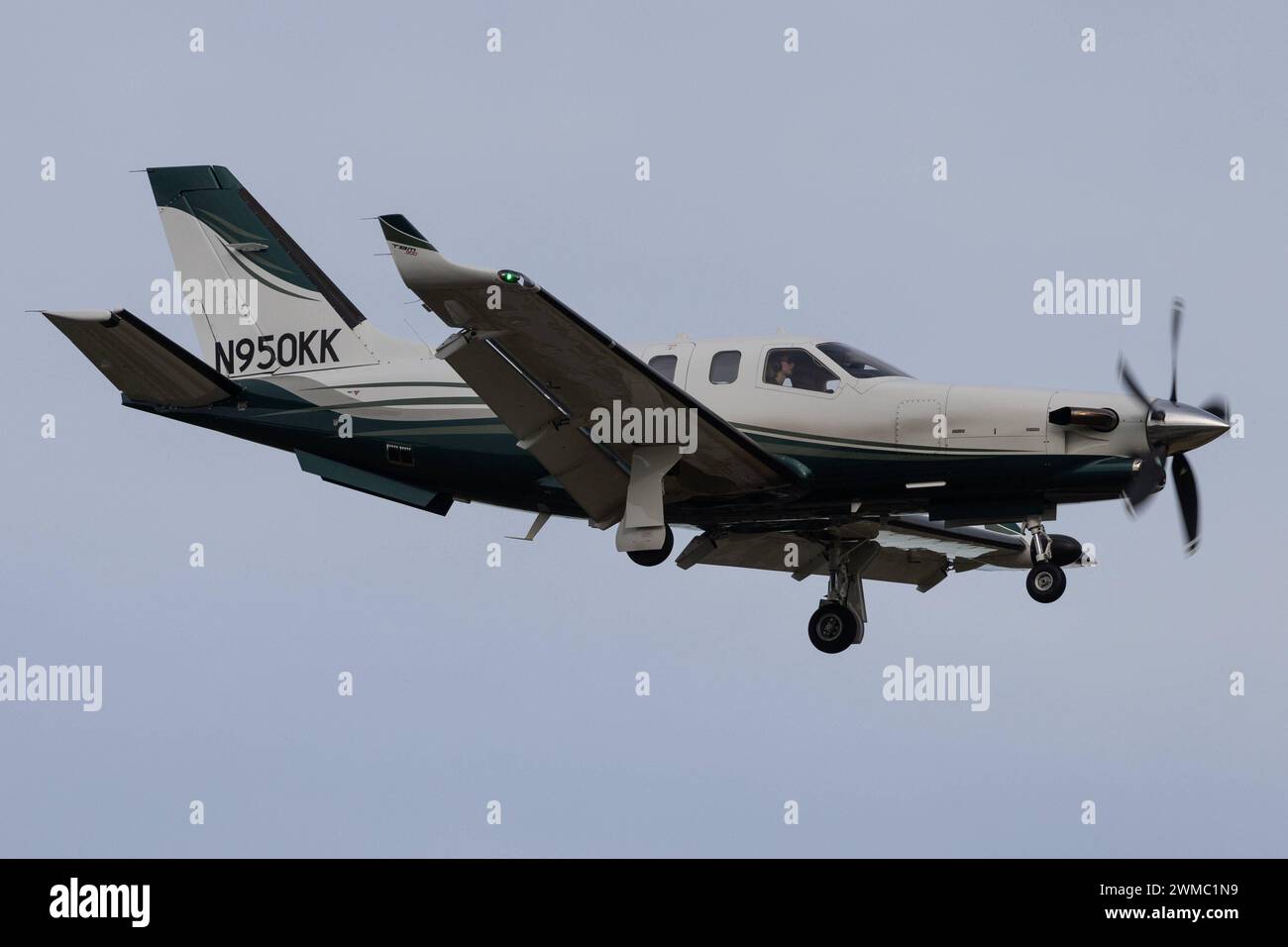 Tbm jet hi-res stock photography and images - Alamy