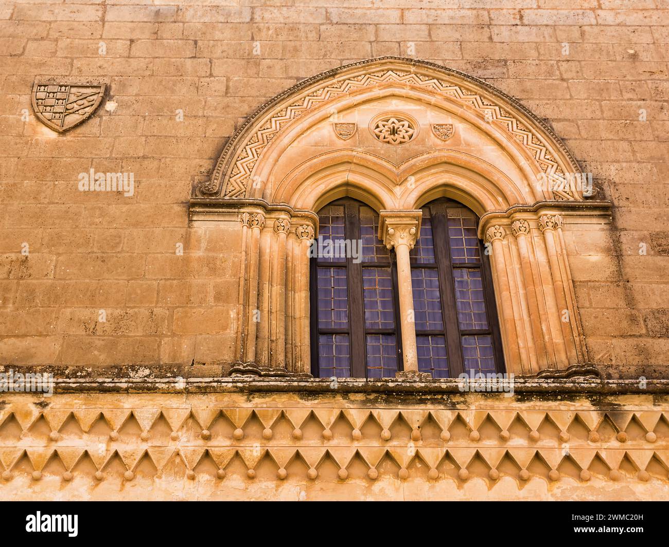 Pointed windows hi-res stock photography and images - Alamy