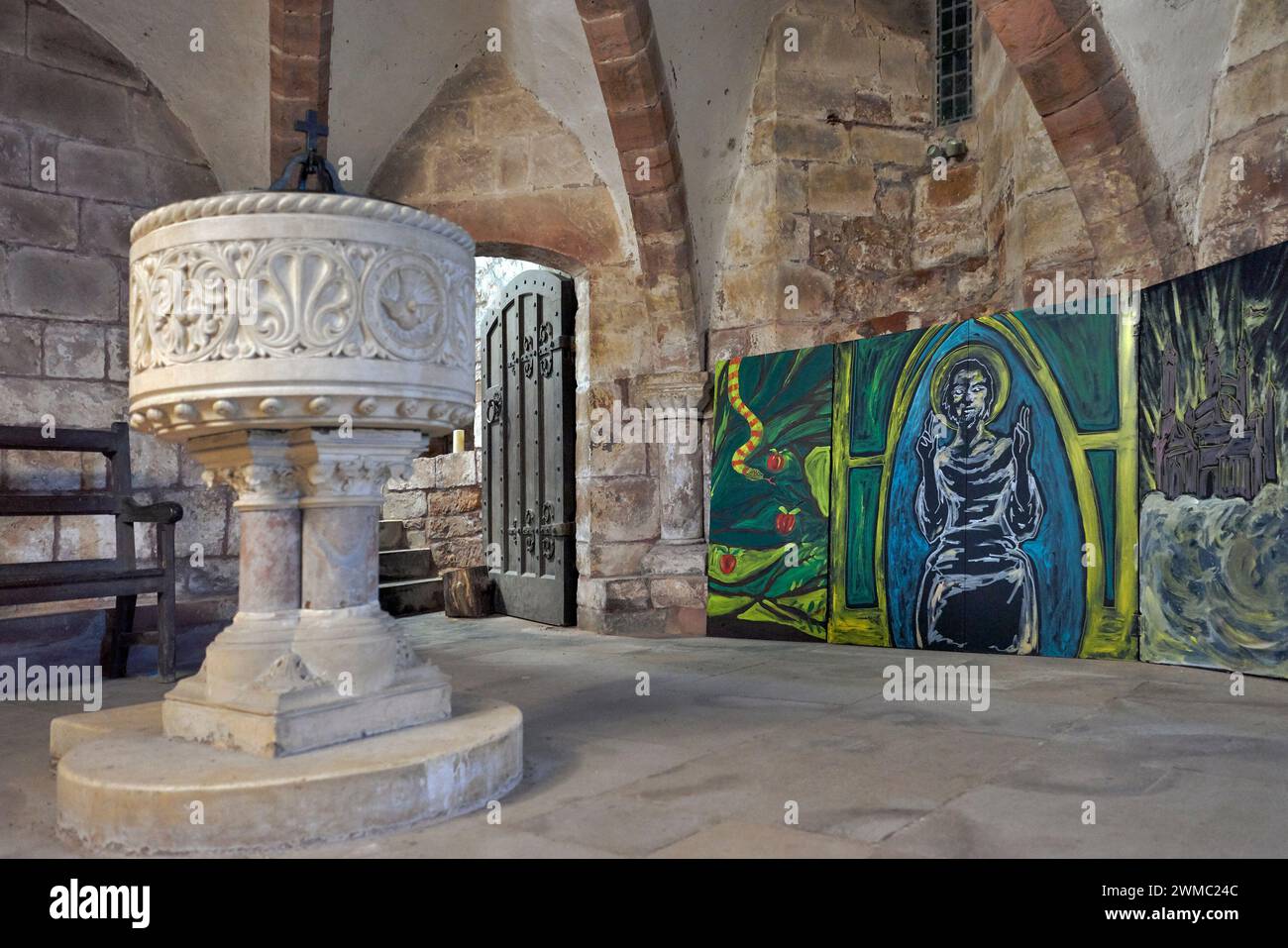 Crypt england uk hi-res stock photography and images - Alamy