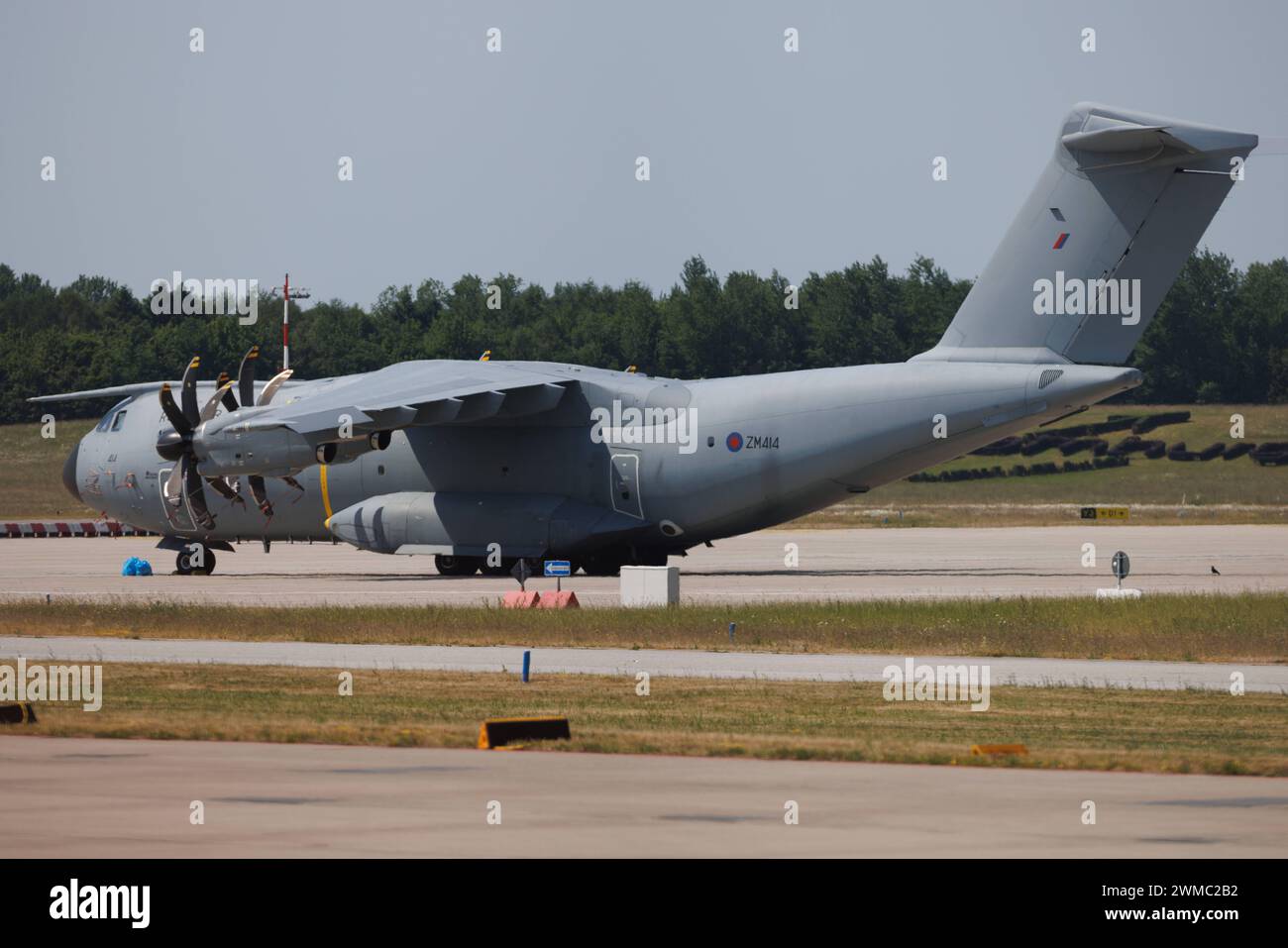 Flugzeug airbus a400m atlas hi-res stock photography and images - Alamy