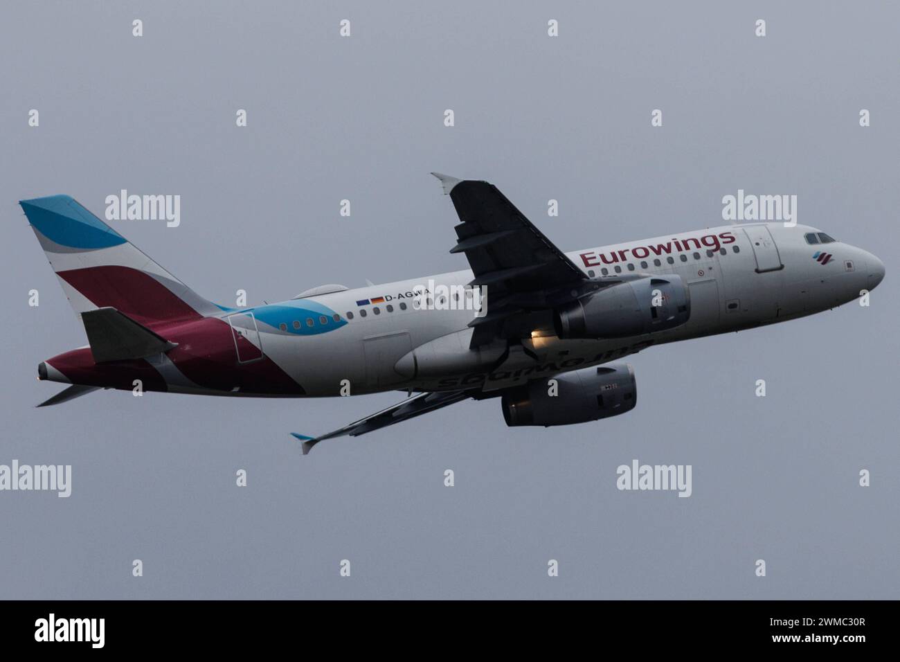 Der Airbus A319-132 A319 der Fluglinie Eurowings EW / EWG mit der ...