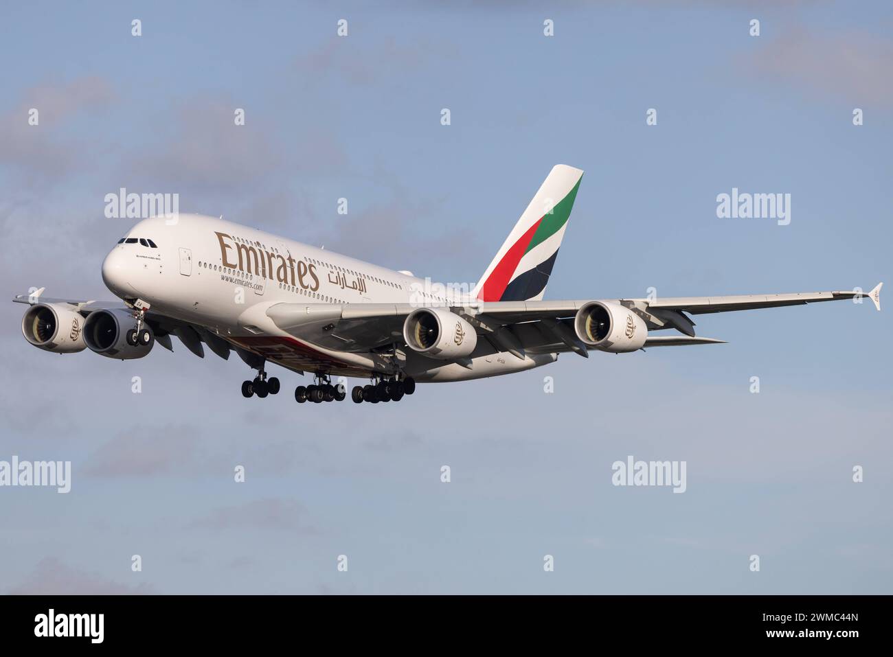 Der Airbus A380-861 A388 der Fluglinie Emirates EK / UAE mit der ...