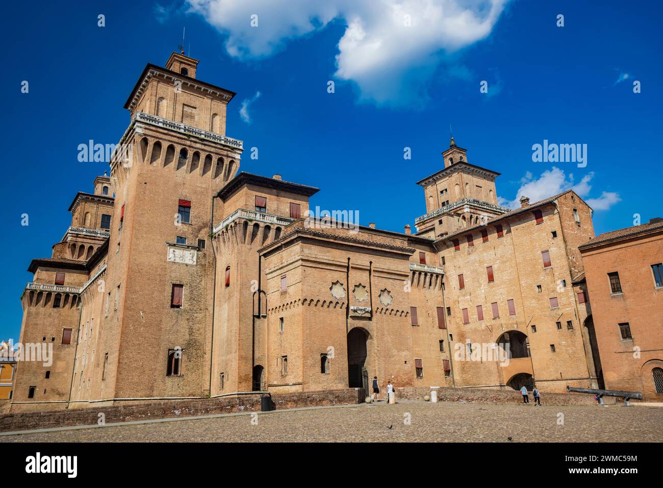 Ferrara, Emilia Romagna, Italy. The imposing Estense castle, built by ...