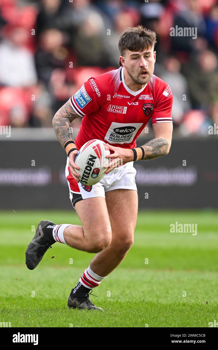 Joe Shorrocks of Salford Red Devils makes a break during the Betfred ...