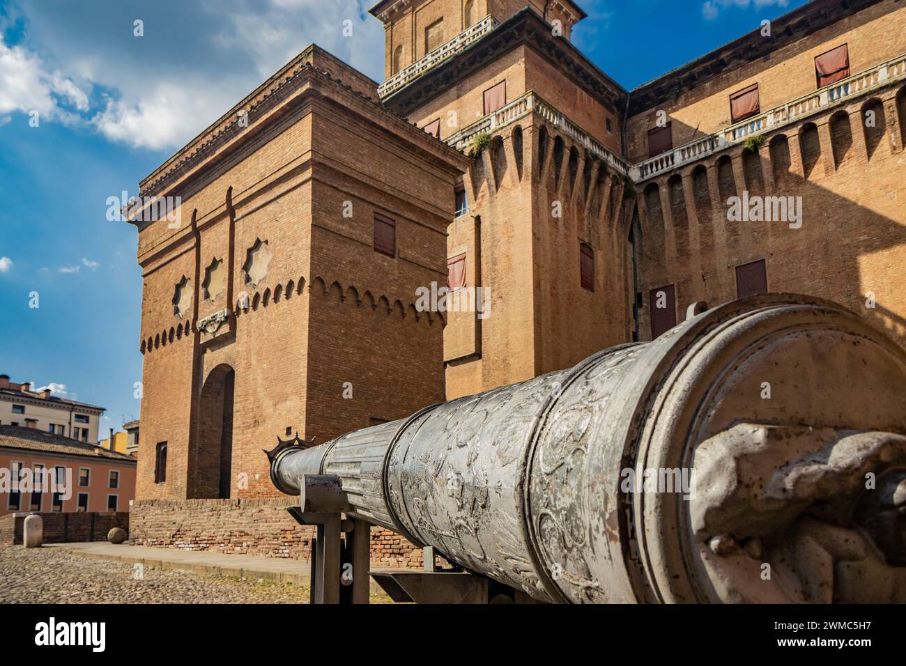Culverin cannon hi-res stock photography and images - Alamy