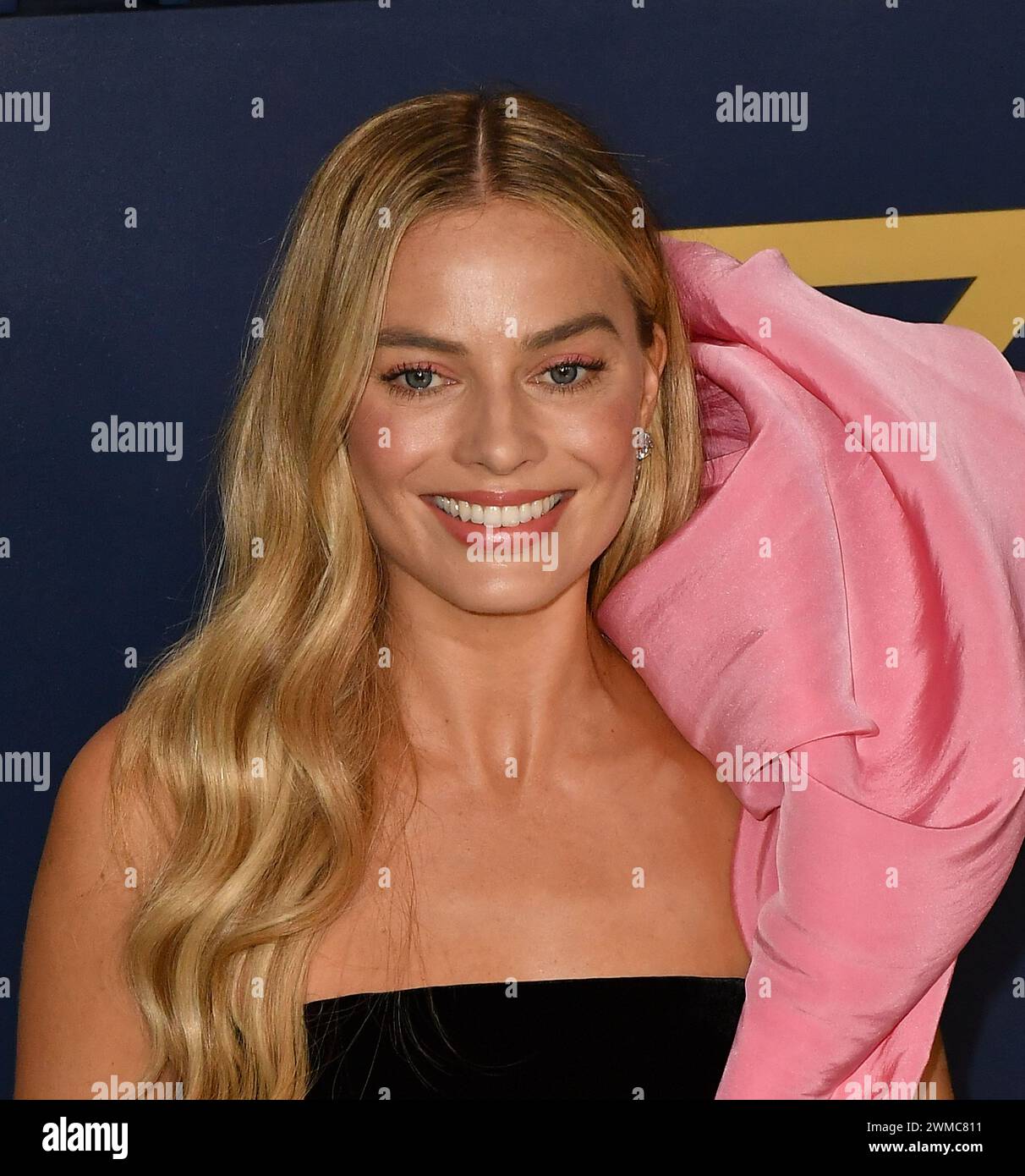 Margot Robbie attends the 30th Annual Screen Actors Guild Awards at ...