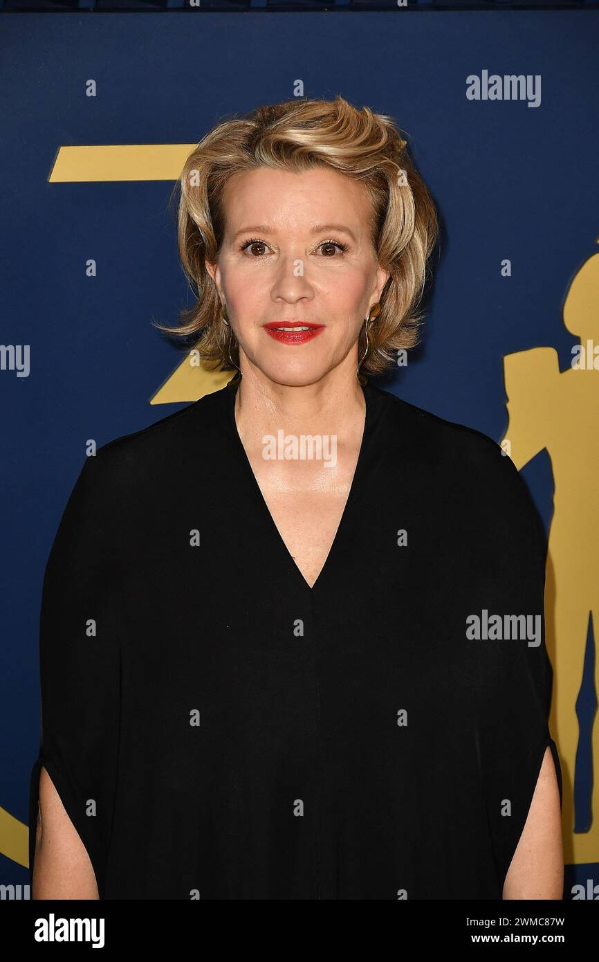 Linda Emond attends the 30th Annual Screen Actors Guild Awards at ...