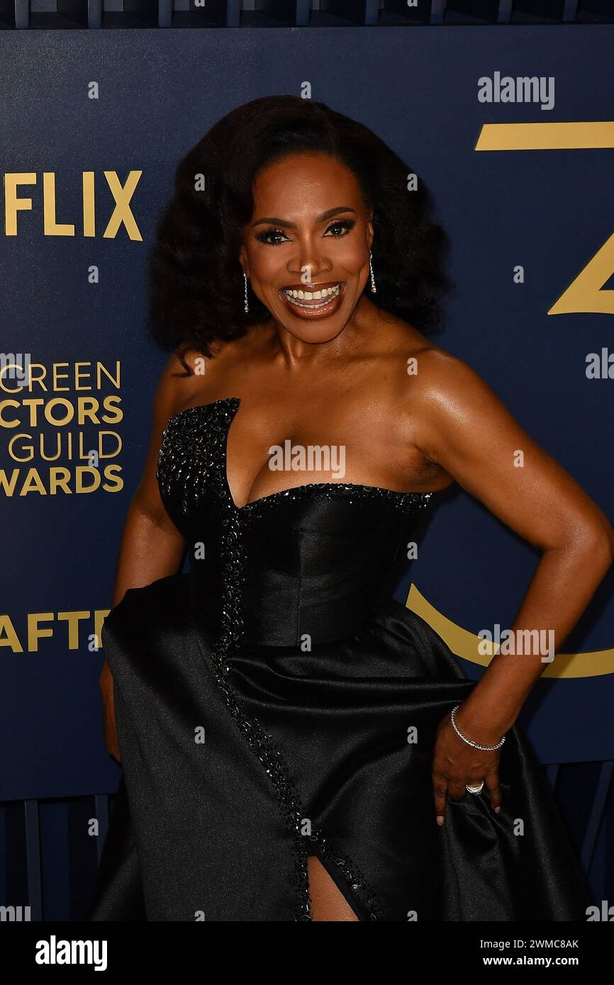 Sheryl Lee Ralph attends the 30th Annual Screen Actors Guild Awards at ...