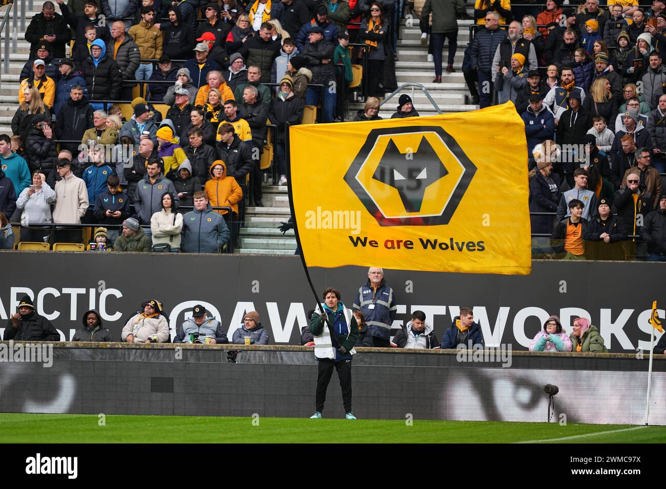 Wolverhampton, UK. 25th Feb, 2024. Wolverhampton supports clap and ...