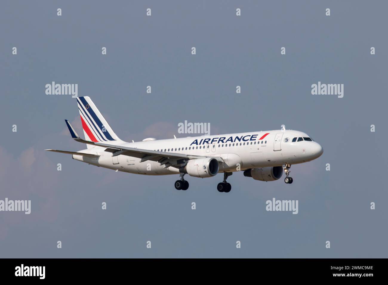 Air france a320 214 hi-res stock photography and images - Alamy