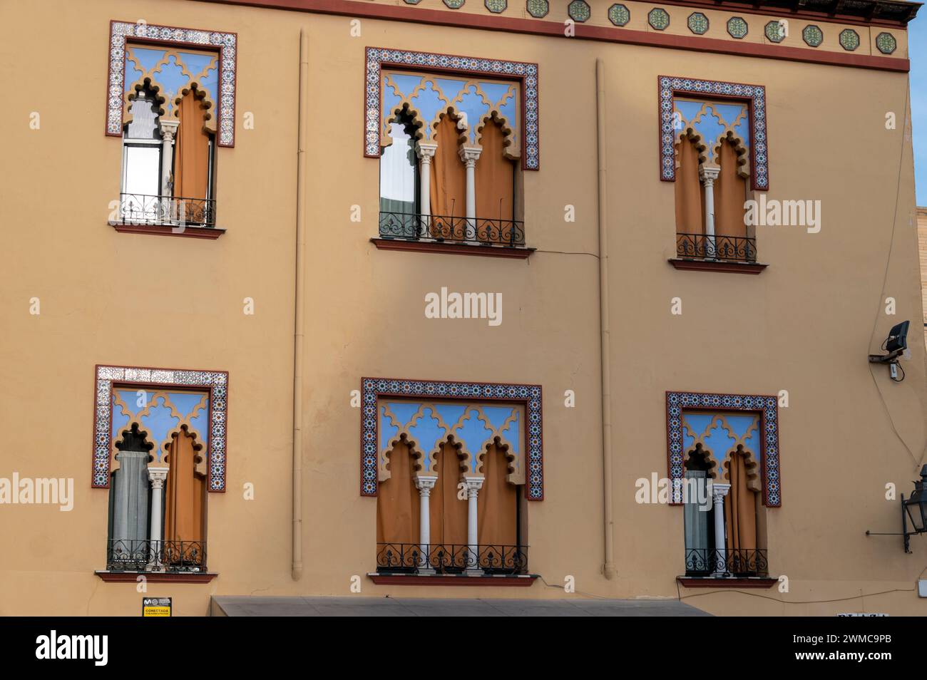 Architecture moorish windows hi-res stock photography and images - Alamy