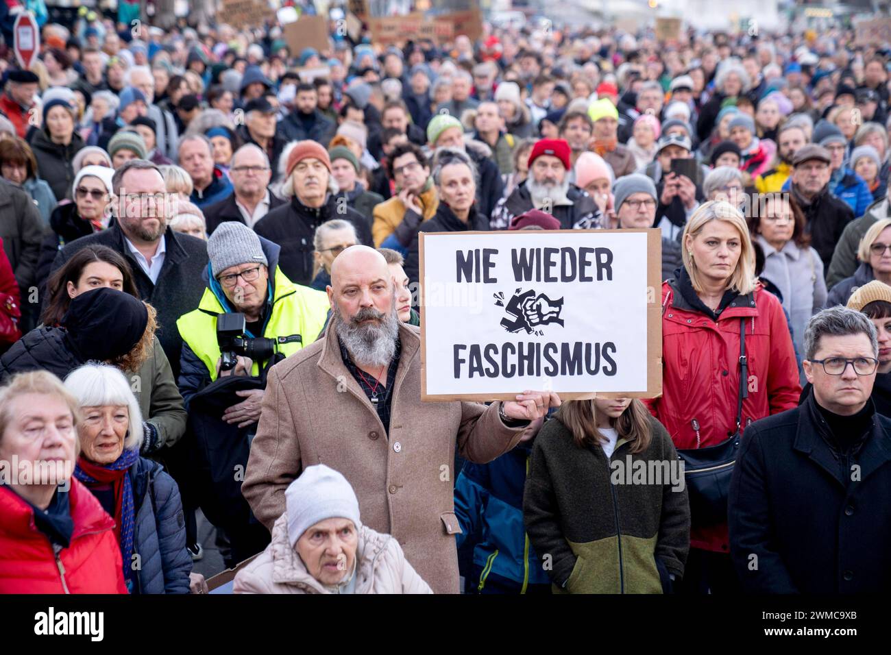 Nie networks hi-res stock photography and images - Alamy