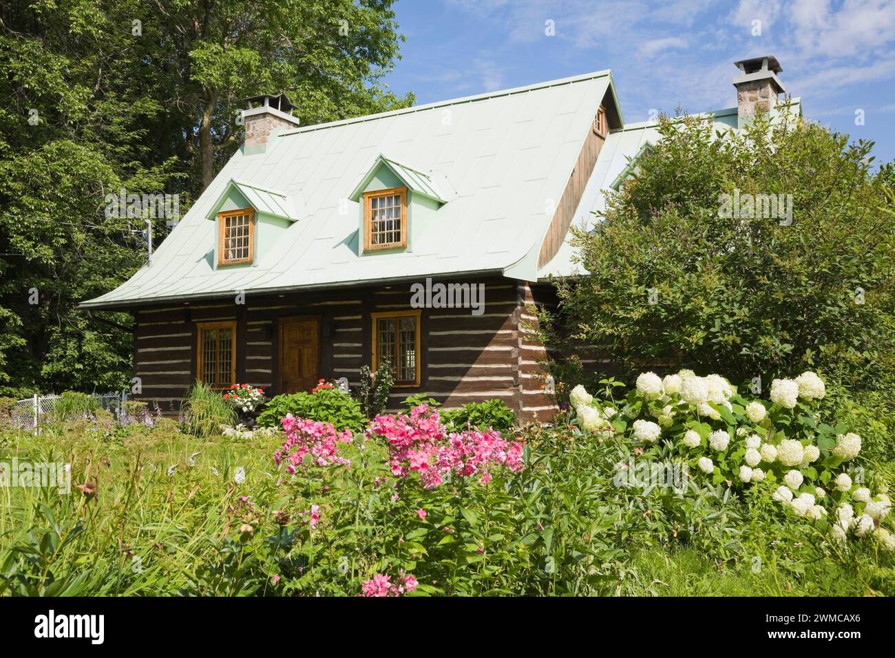Rooftop yard hi-res stock photography and images - Alamy