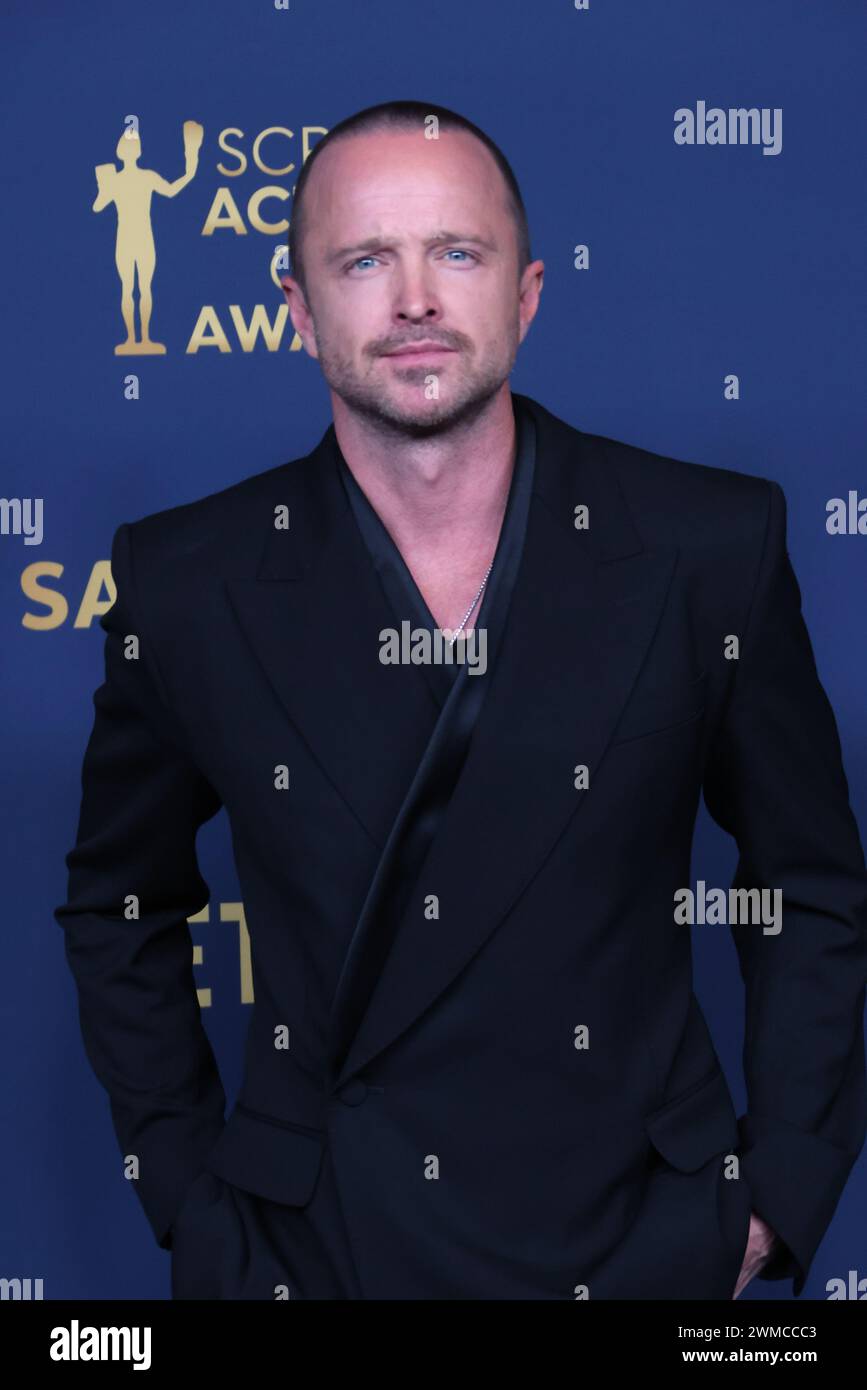 Los Angeles, USA. 25th Feb, 2024. LOS ANGELES, CALIFORNIA - FEBRUARY 24: Aaron Paul poses in the ...