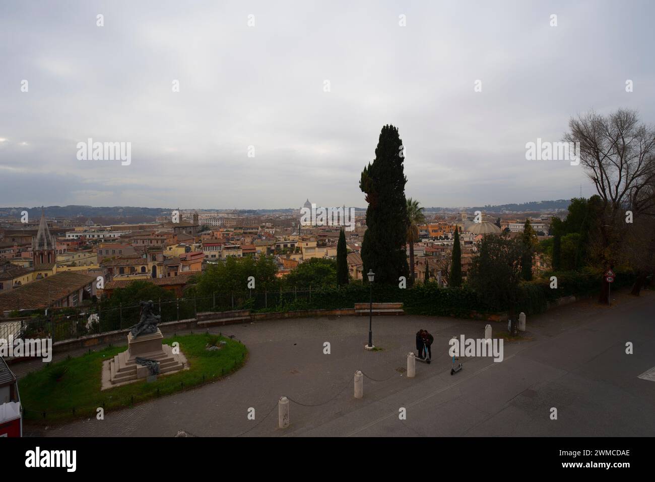 Different views of the city center of Rome. Streets and ordinary life ...