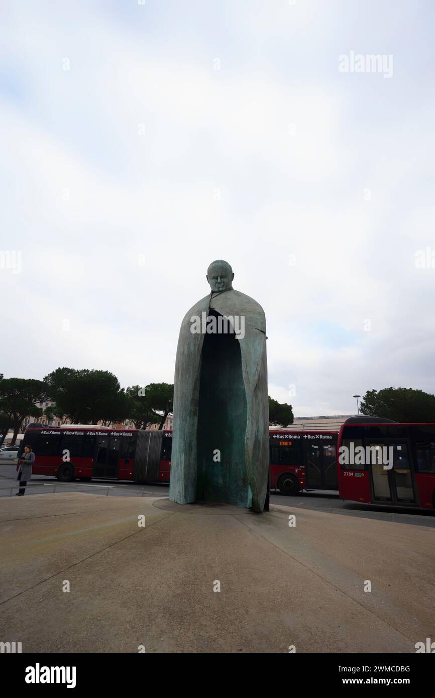 The sculpture of Pope John Paul II, made of bronze and with a height of ...