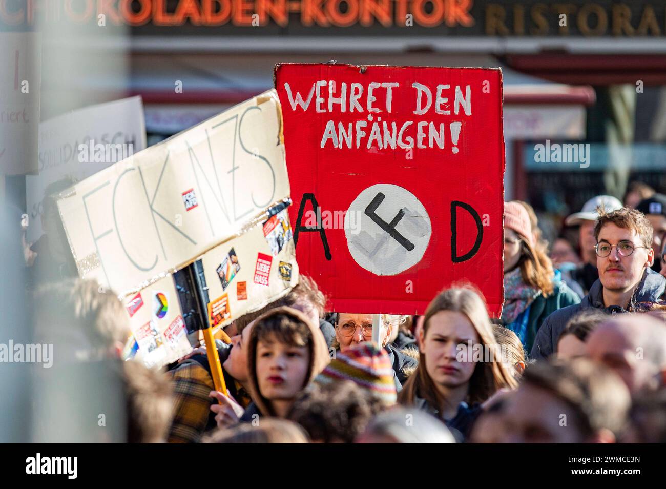 Demonstration unter dem Motto Wir sind die Brandmauer gegen die AfD und ...
