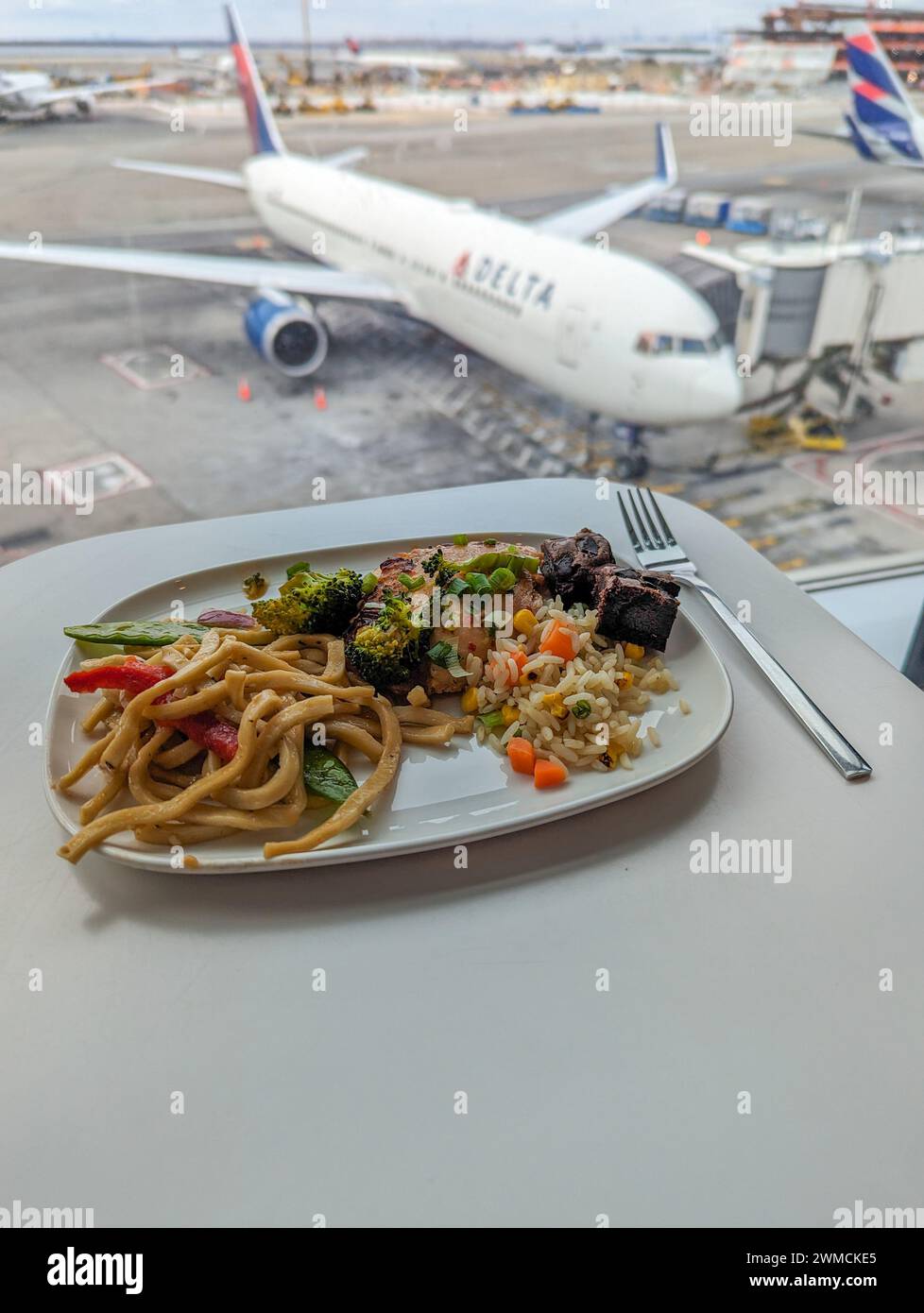 Delta plane gate hi-res stock photography and images - Alamy
