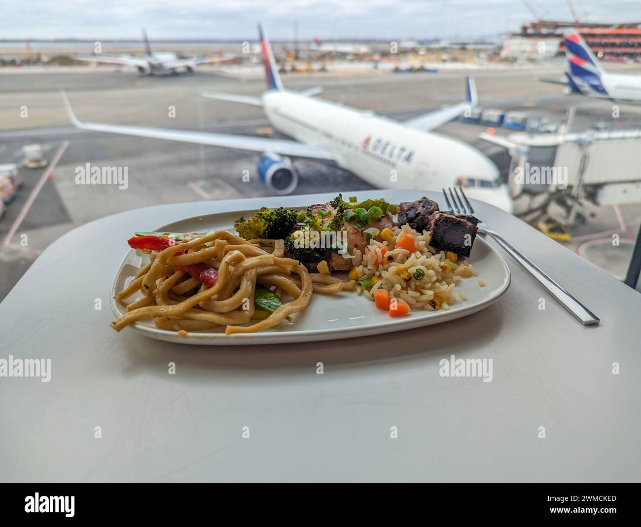 Delta plane gate hi-res stock photography and images - Alamy