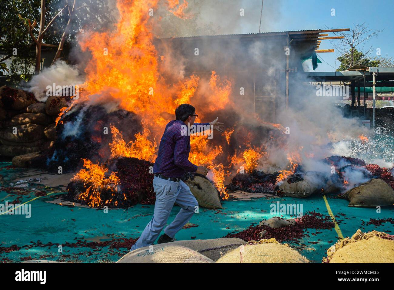 Half burnt shop hi-res stock photography and images - Alamy