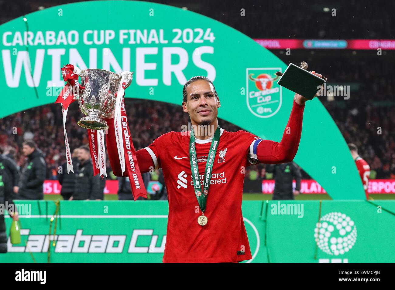Chelsea liverpool wembley dijk hi-res stock photography and images - Alamy