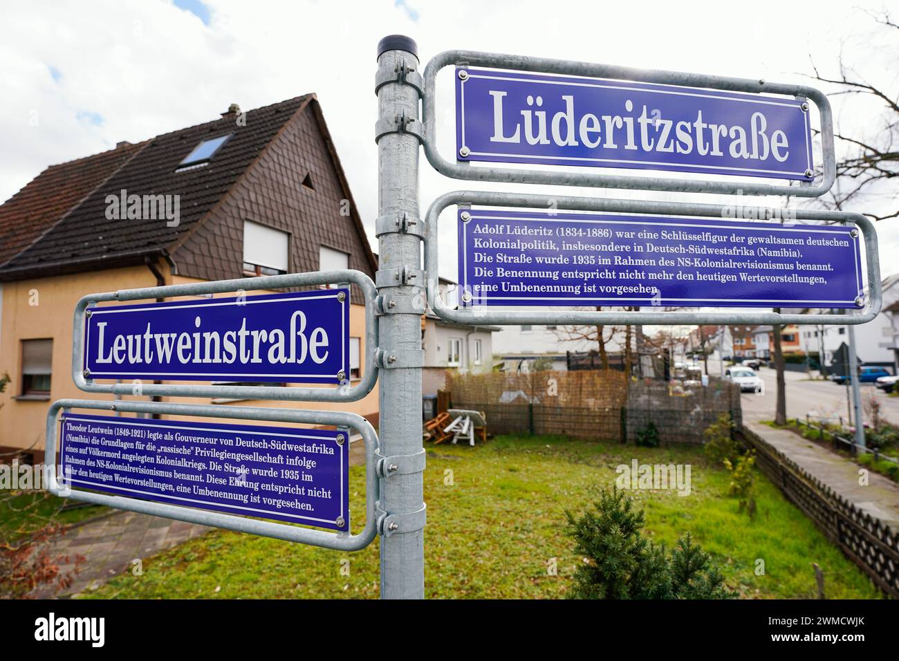 Accompanying texts hi-res stock photography and images - Alamy