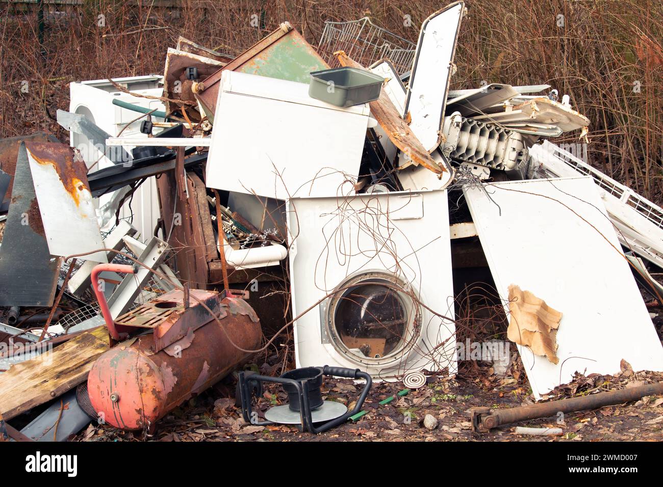 Pile of metallic waste on a recycling area Stock Photo - Alamy
