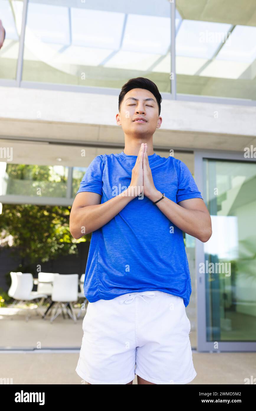 Young asian man outdoors hi-res stock photography and images - Alamy
