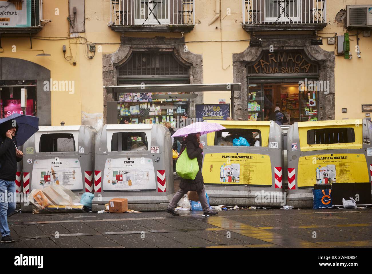 Garbage bin italy hi-res stock photography and images - Alamy