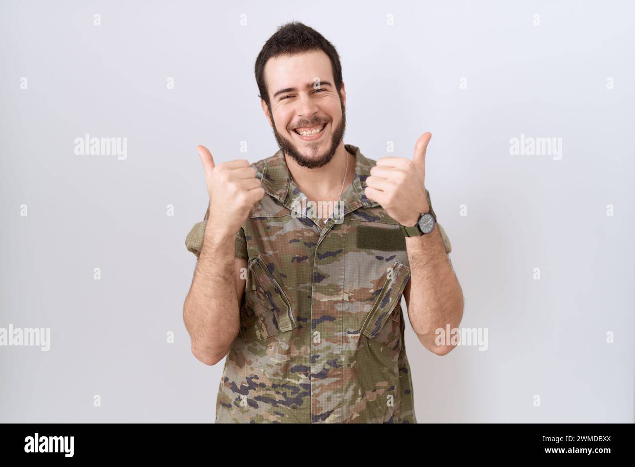 Army soldier showing thumbs hi-res stock photography and images - Alamy