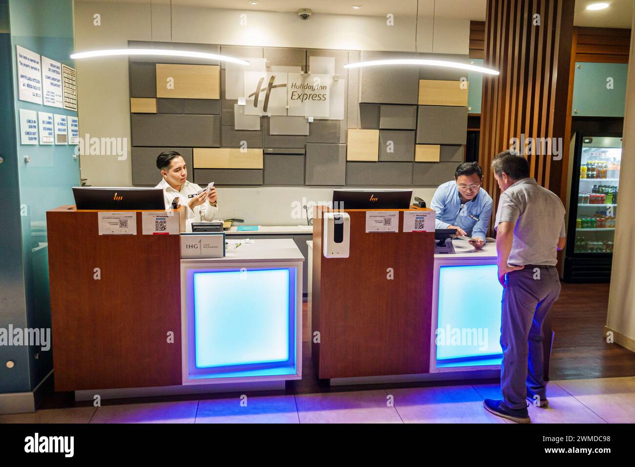 Agents employees man men male hi-res stock photography and images - Alamy