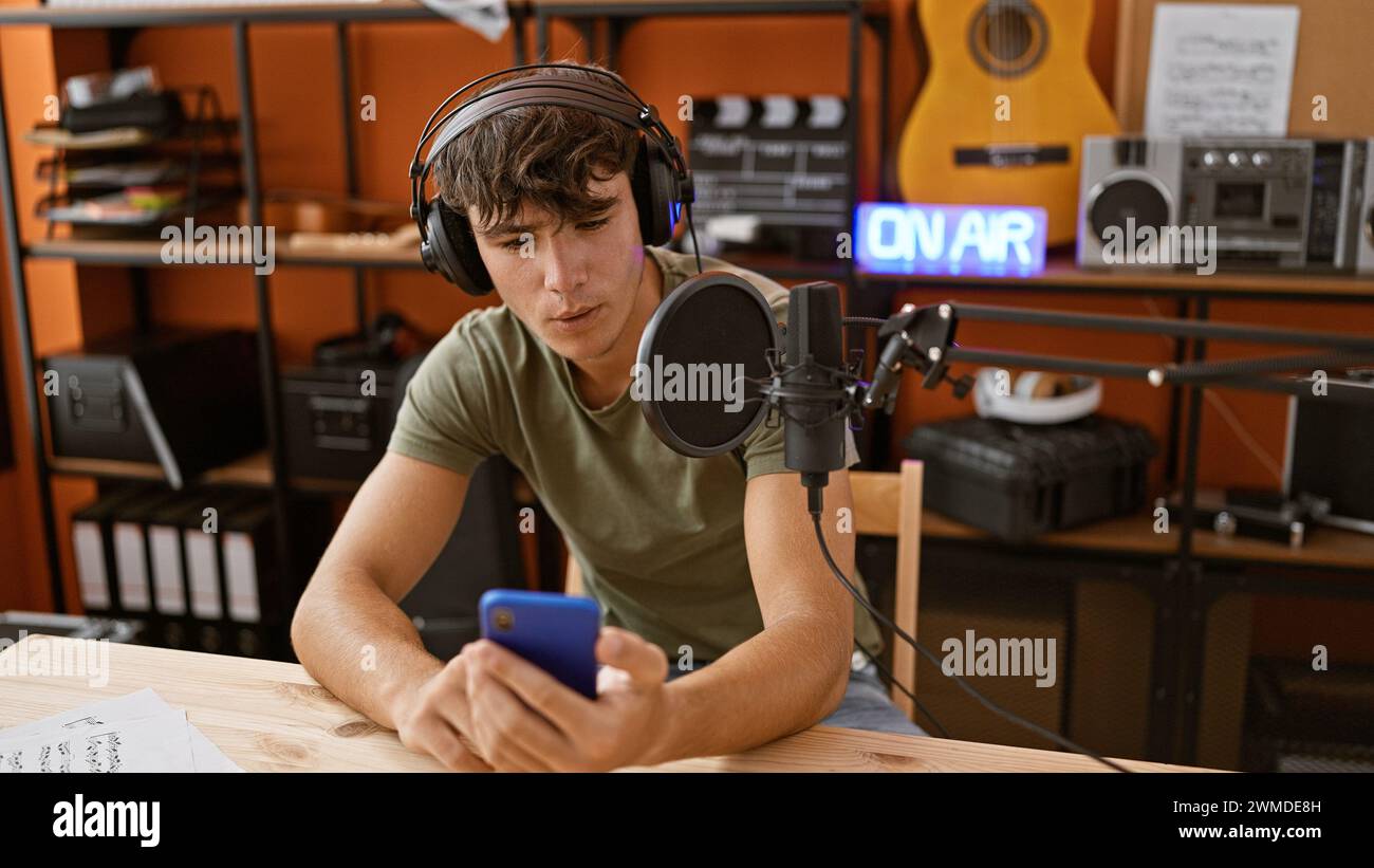 News anchor person hi-res stock photography and images - Alamy