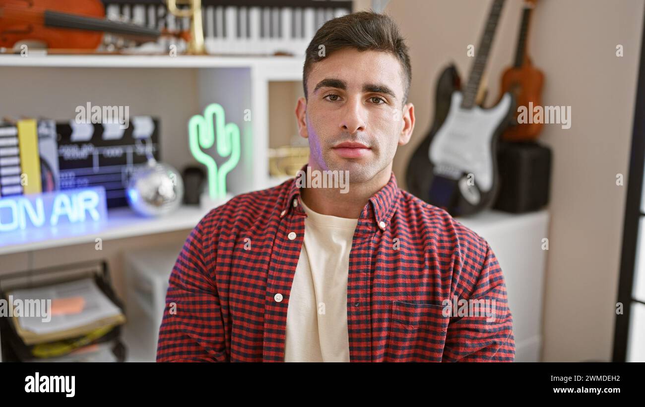 Serious face singer hi-res stock photography and images - Alamy