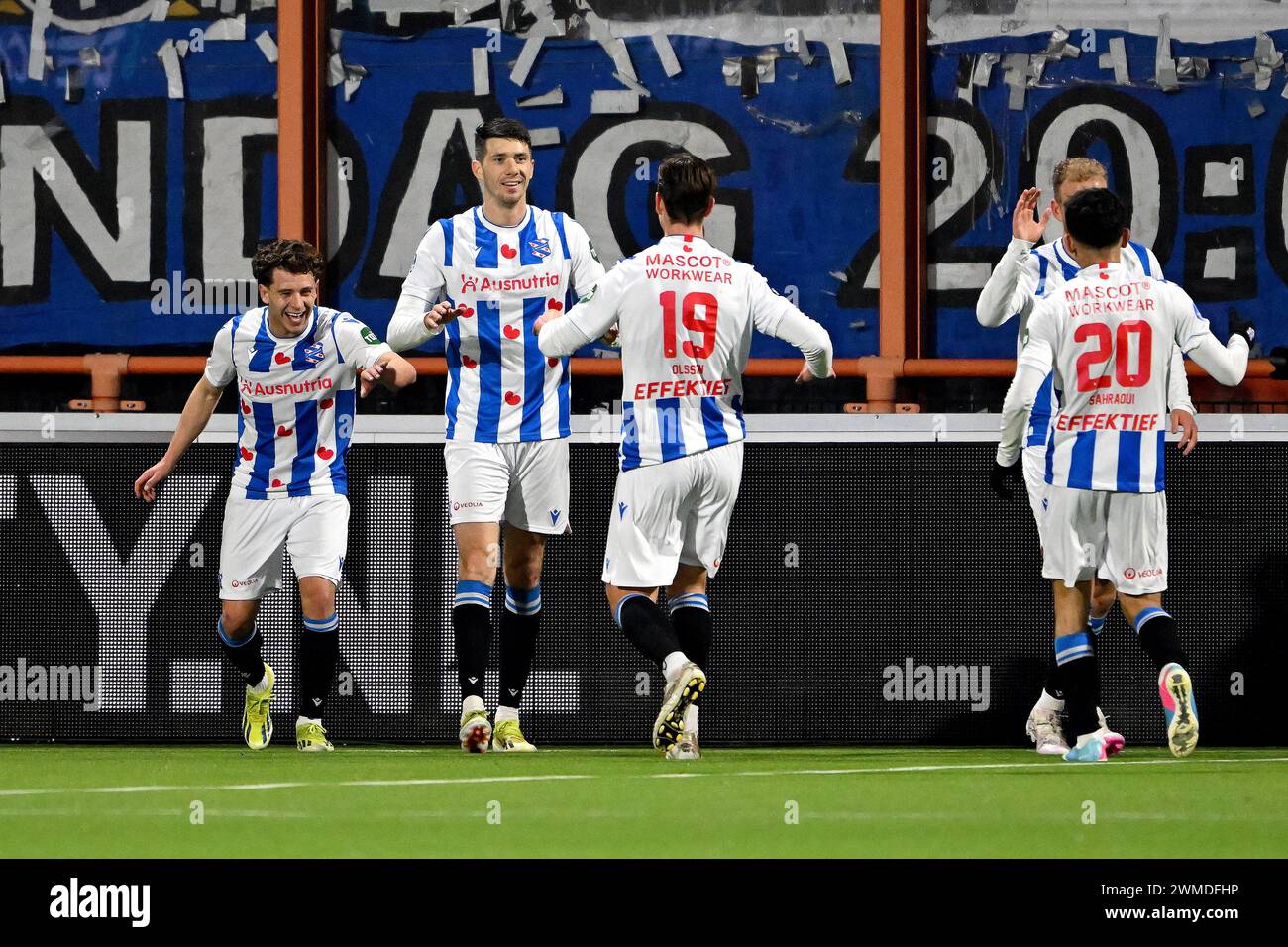 VOLENDAM - Pelle van Amersfoort of sc Heerenveen celebrates the 0-3 ...