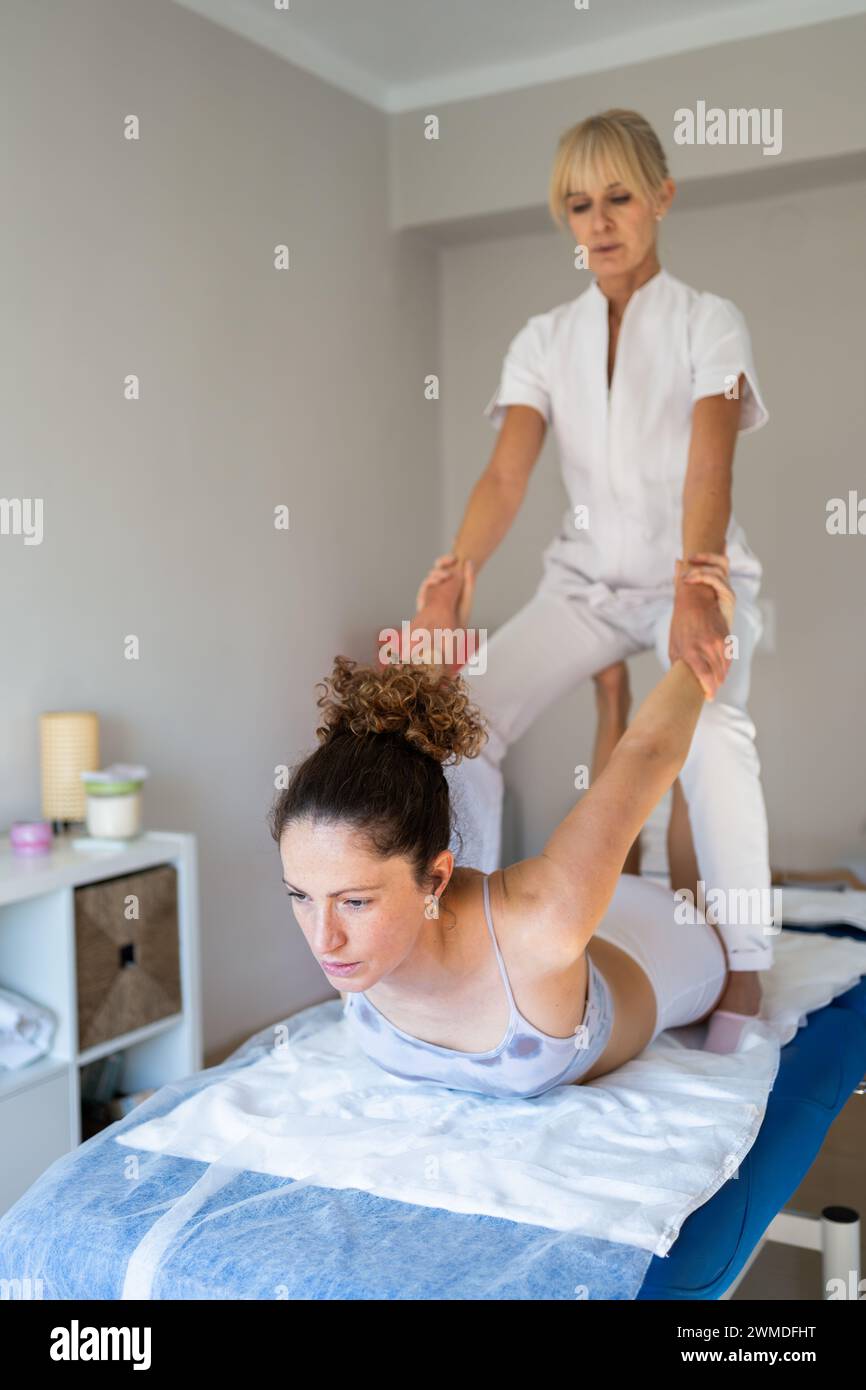 Female osteopath treating back and shoulders of patient Stock Photo - Alamy