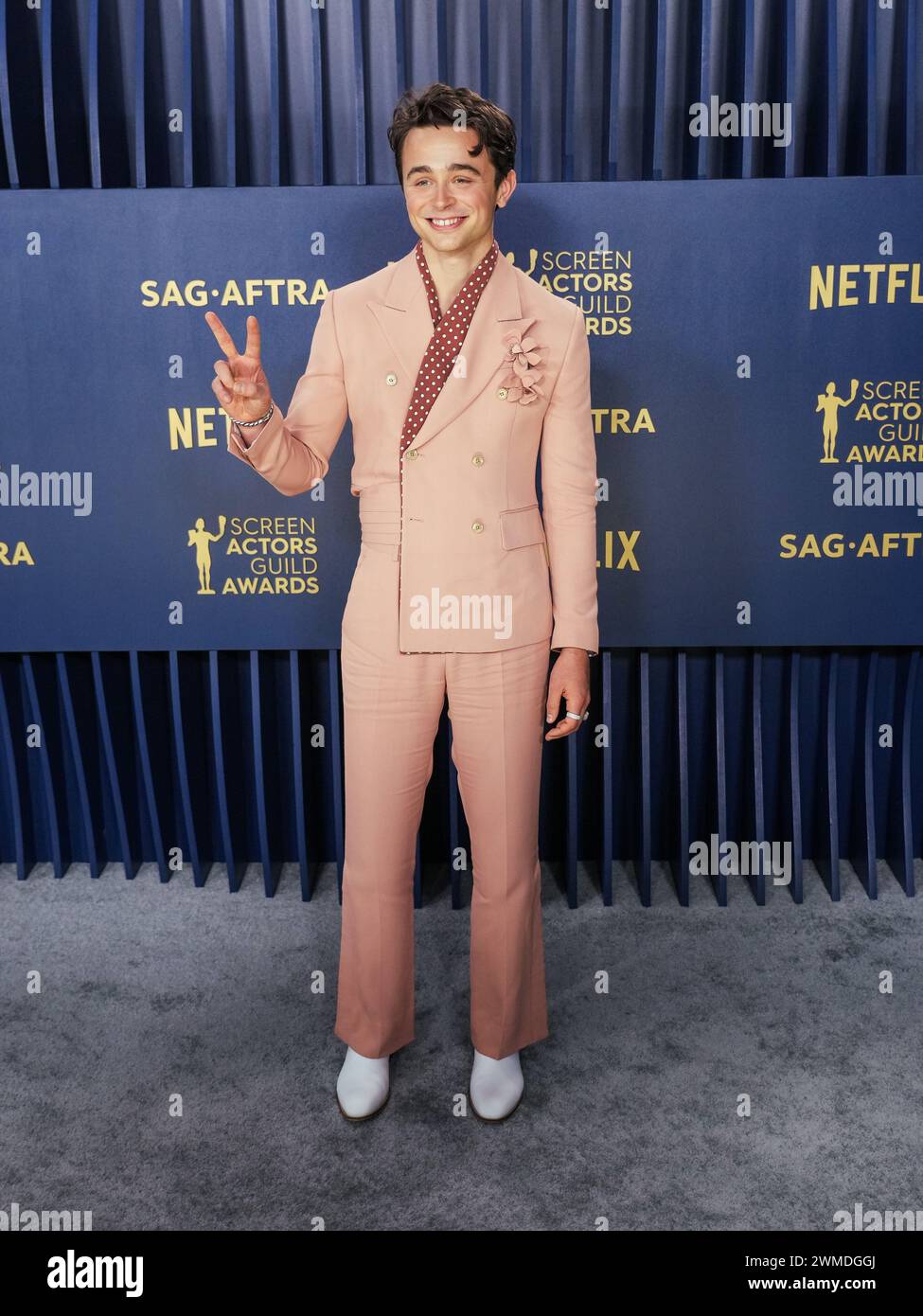 Los Angeles, USA. 24th Feb, 2024. Ben Ahlers walking on the red carpet ...