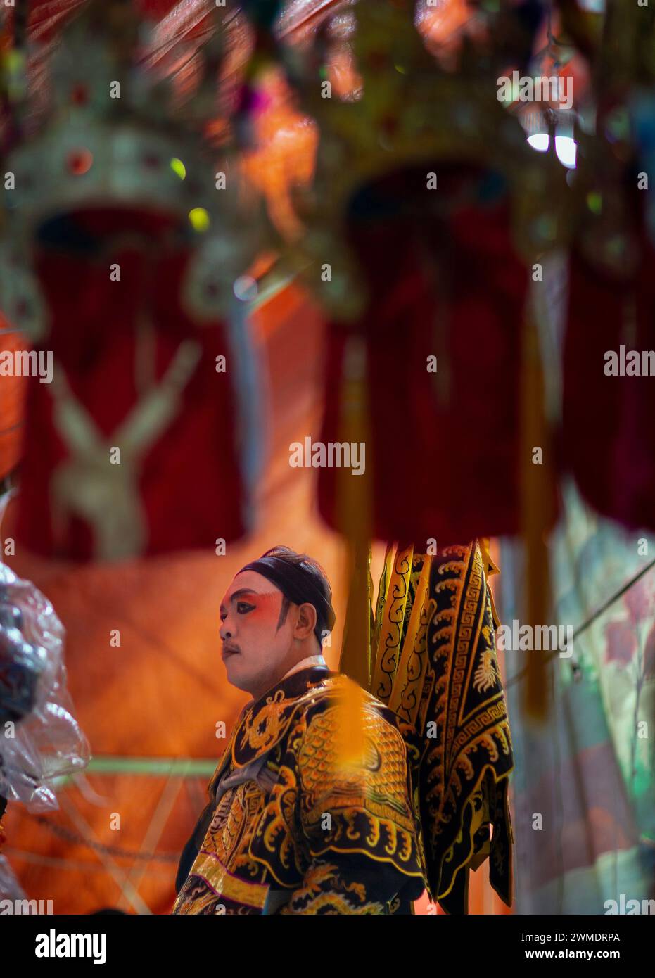 A Thai performer of the "Tie Kia Tong Chia Sung Hiang" Chinese Teochew ...