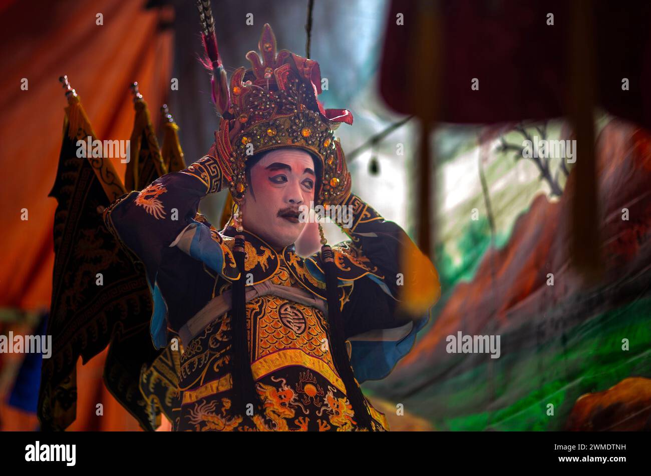 A Thai performer of the "Tie Kia Tong Chia Sung Hiang" Chinese Teochew ...