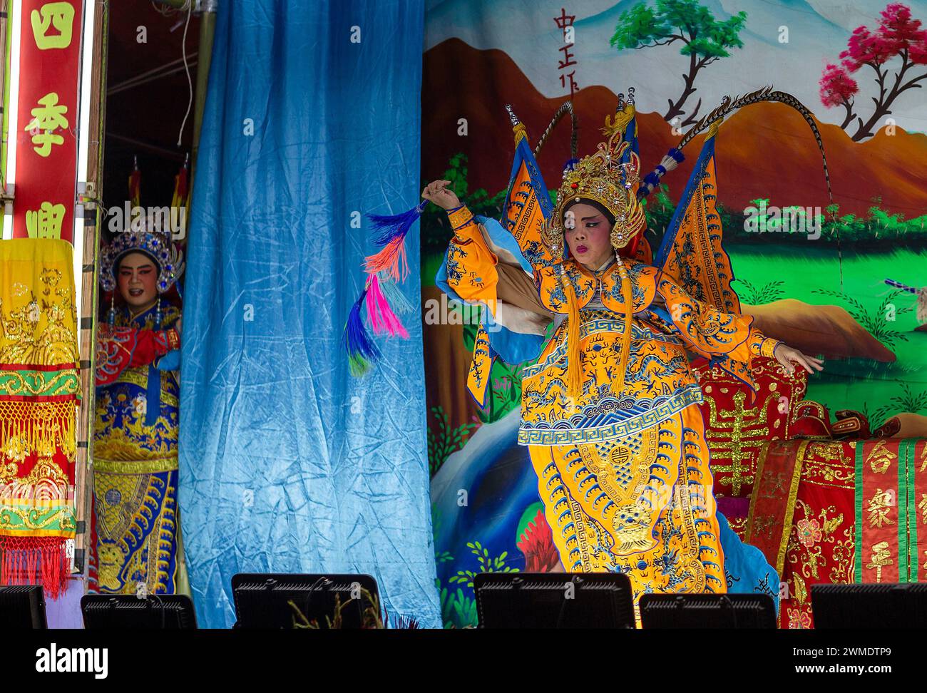 Thai performers from the "Tie Kia Tong Chia Sung Hiang" Chinese Teochew ...