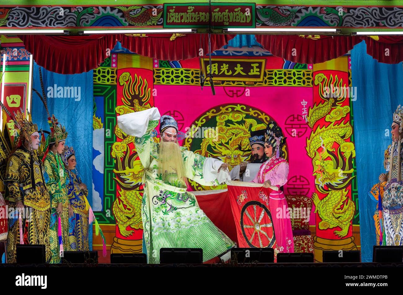 Thai performers from the "Tie Kia Tong Chia Sung Hiang" Chinese Teochew ...