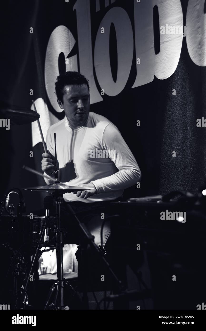 Punk bands britain hi-res stock photography and images - Alamy