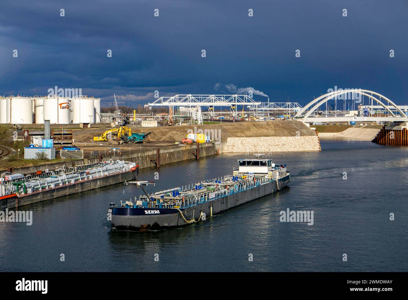 Trimodal container terminal hi-res stock photography and images - Alamy