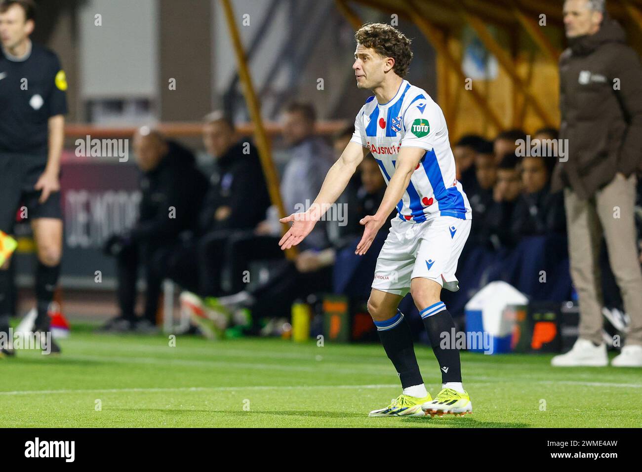 VOLENDAM, 25-02-2024, Kras Stadion, Dutch Eredivisie football, season 2023/2024, during the ...