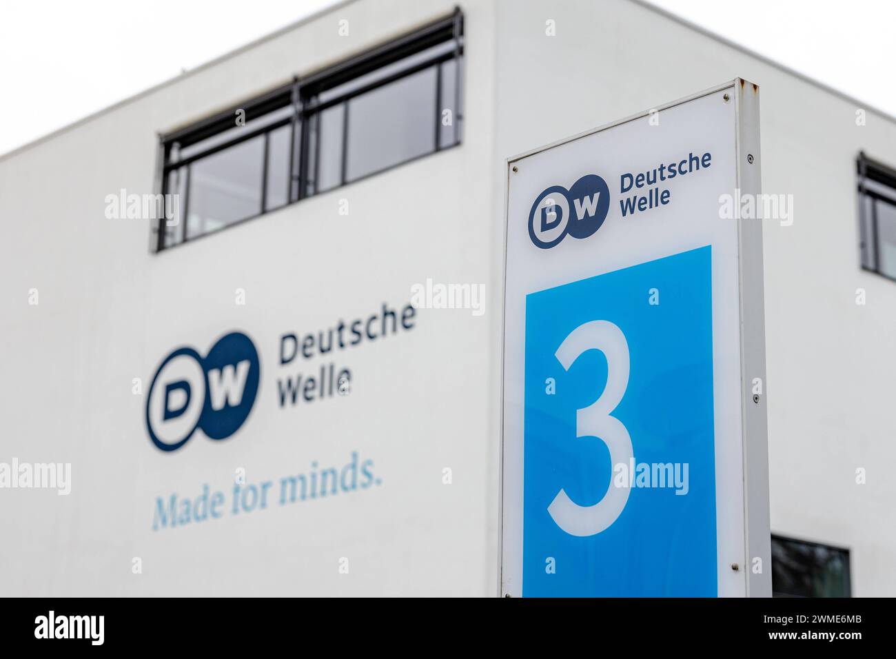 Das Funkhaus des Rundfunk und TV Senders Deutsche Welle DW mit Sitz im ...