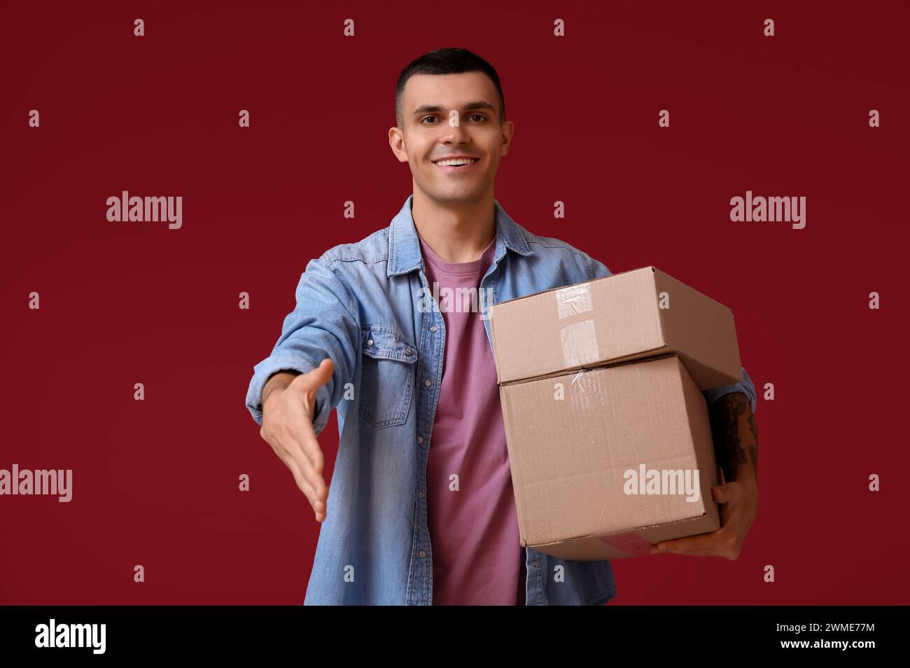 Shipment delivery handshake hi-res stock photography and images - Alamy