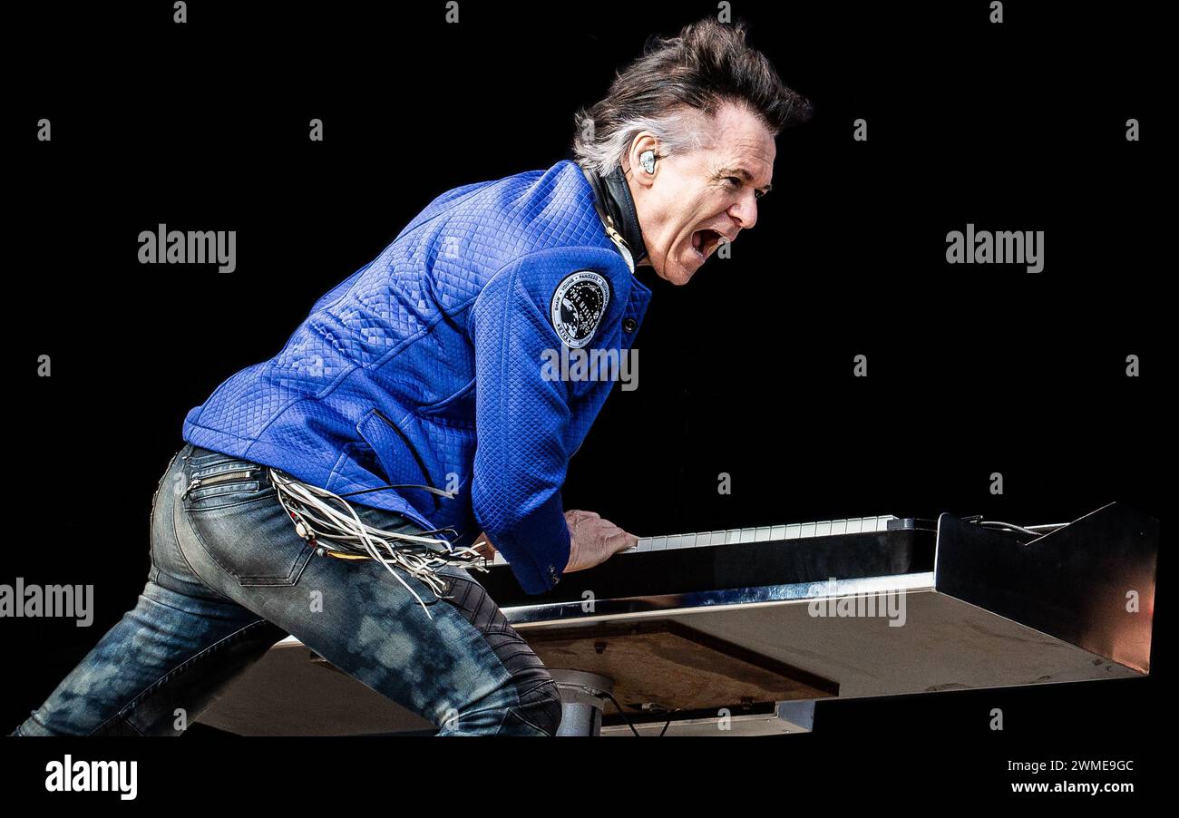Lawrence Gowan of Styx on stage Stock Photo - Alamy